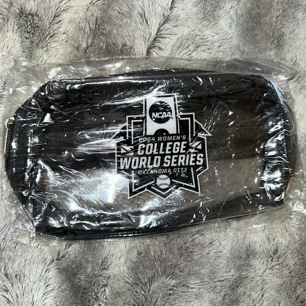 Brand New 2024 Women’s College World Series (Wcw’s) C… - Gem